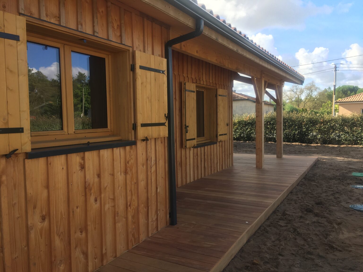 Construire sa maison : zoom sur les gouttières et les finitions de toit